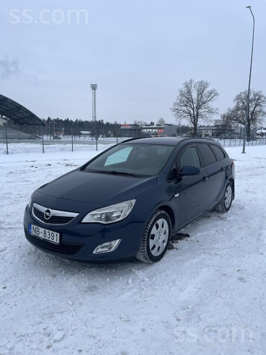 Zils Opel Astra 2012 Valmiera, ar dzinēja tilpumu 1.60 L un nobraukumu 246 tūkst. km par 3300 €, foto 1 vietnē AUTOMOTO.COM.LV