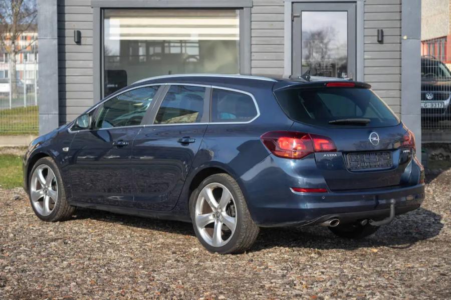 Zils Opel Astra 2012 Liepāja, ar dzinēja tilpumu 1.40 L un nobraukumu 293 tūkst. km par 4400 €, foto 4 vietnē AUTOMOTO.COM.LV