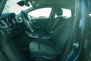 Zils Opel Astra 2012 Liepāja, ar dzinēja tilpumu 1.40 L un nobraukumu 293 tūkst. km par 4400 €, foto 11 vietnē AUTOMOTO.COM.LV