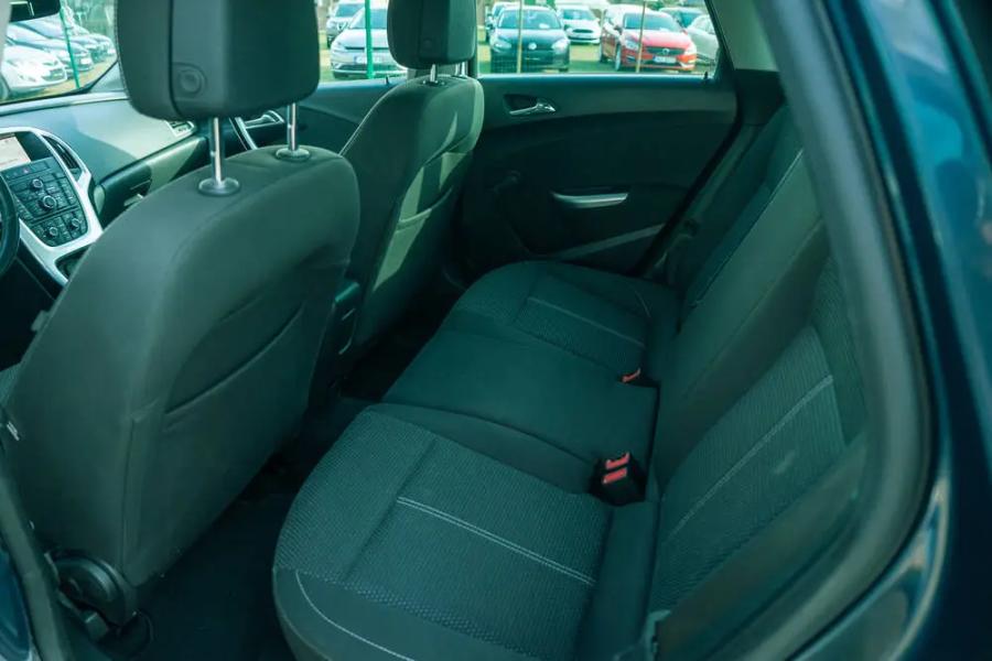 Zils Opel Astra 2012 Liepāja, ar dzinēja tilpumu 1.40 L un nobraukumu 293 tūkst. km par 4400 €, foto 12 vietnē AUTOMOTO.COM.LV