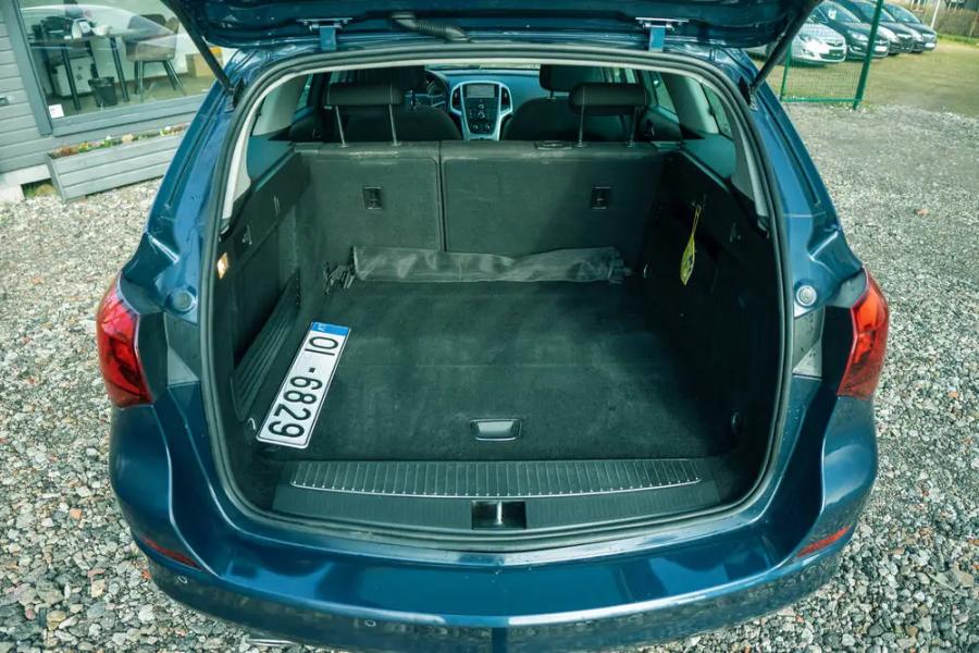 Zils Opel Astra 2012 Liepāja, ar dzinēja tilpumu 1.40 L un nobraukumu 293 tūkst. km par 4400 €, foto 13 vietnē AUTOMOTO.COM.LV