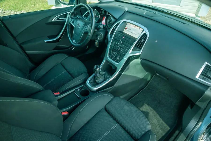 Zils Opel Astra 2012 Liepāja, ar dzinēja tilpumu 1.40 L un nobraukumu 293 tūkst. km par 4400 €, foto 15 vietnē AUTOMOTO.COM.LV