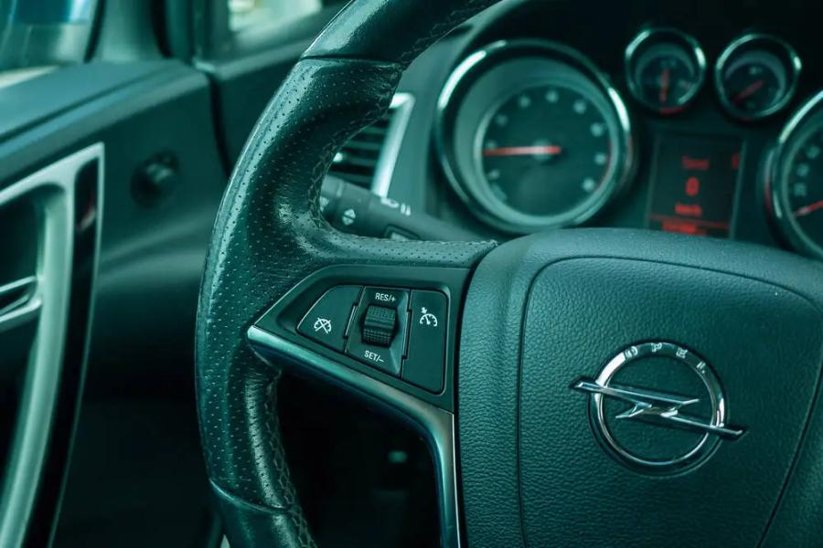 Zils Opel Astra 2012 Liepāja, ar dzinēja tilpumu 1.40 L un nobraukumu 293 tūkst. km par 4400 €, foto 20 vietnē AUTOMOTO.COM.LV