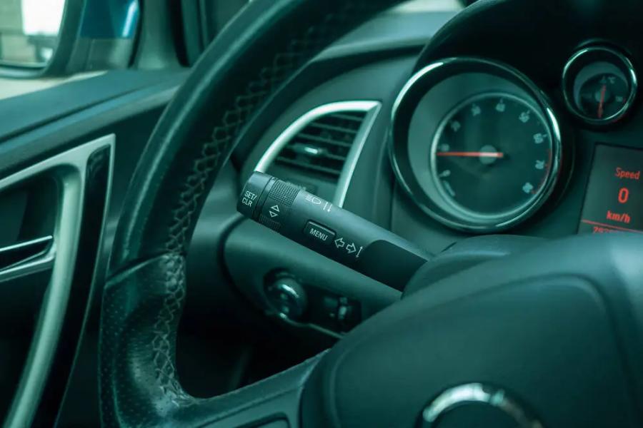Zils Opel Astra 2012 Liepāja, ar dzinēja tilpumu 1.40 L un nobraukumu 293 tūkst. km par 4400 €, foto 24 vietnē AUTOMOTO.COM.LV