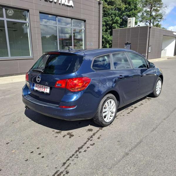 Blue Opel Astra 2012 in Utena, with an engine capacity of 1.40 L and mileage of 177 thousand km for 2900 €, photo 4 on AUTOMOTO.COM.LV