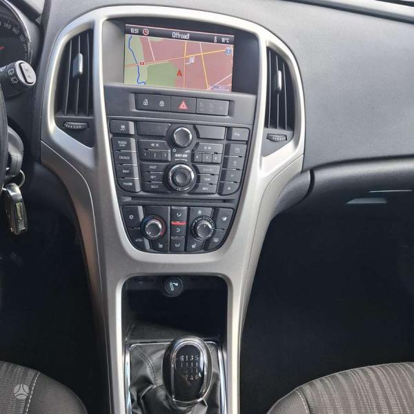 Blue Opel Astra 2012 in Utena, with an engine capacity of 1.40 L and mileage of 177 thousand km for 2900 €, photo 6 on AUTOMOTO.COM.LV