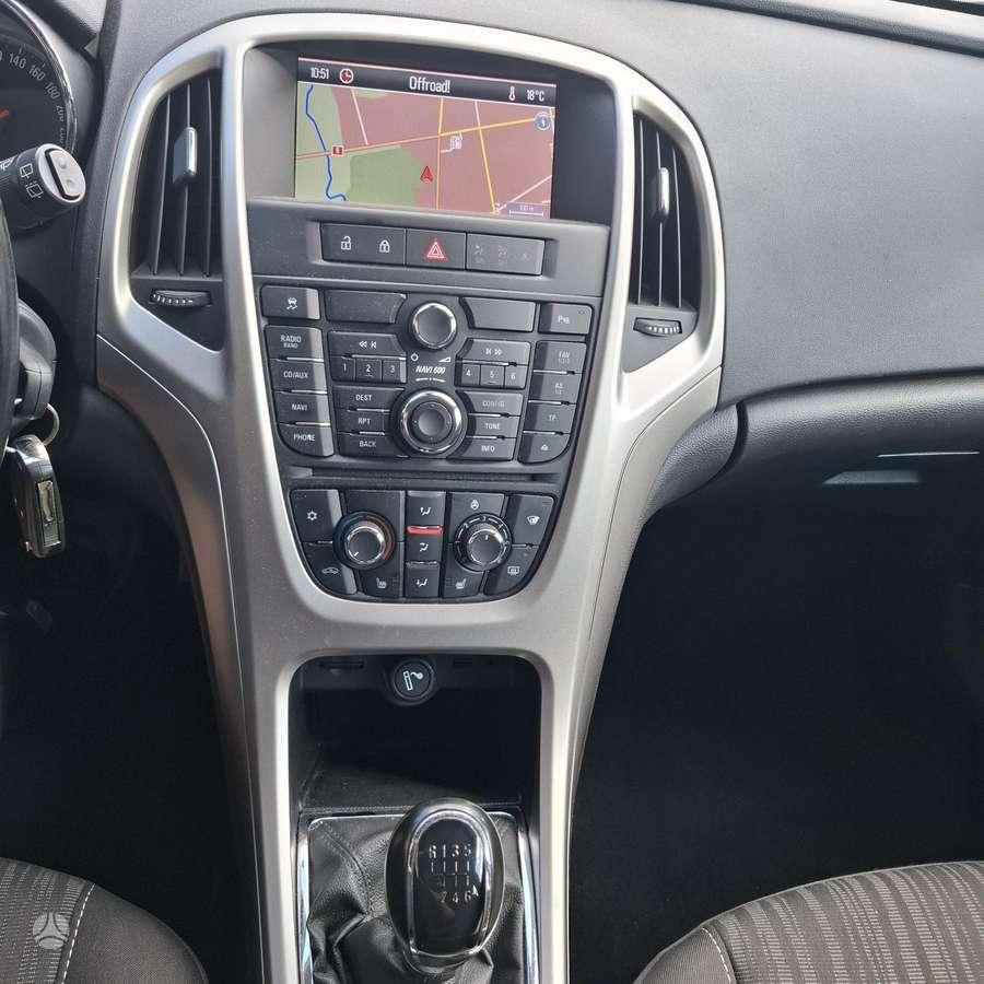 Blue Opel Astra 2012 in Utena, with an engine capacity of 1.40 L and mileage of 177 thousand km for 2900 €, photo 7 on AUTOMOTO.COM.LV