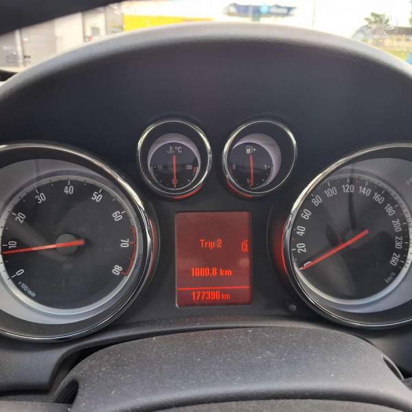 Blue Opel Astra 2012 in Utena, with an engine capacity of 1.40 L and mileage of 177 thousand km for 2900 €, photo 7 on AUTOMOTO.COM.LV