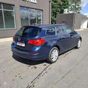 Blue Opel Astra 2012 in Utena, with an engine capacity of 1.40 L and mileage of 177 thousand km for 2800 €, photo 5 on AUTOMOTO.COM.LV
