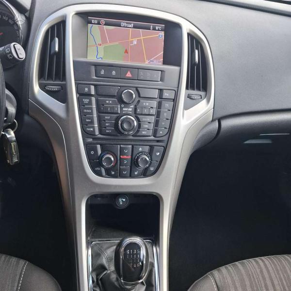 Blue Opel Astra 2012 in Utena, with an engine capacity of 1.40 L and mileage of 177 thousand km for 2800 €, photo 7 on AUTOMOTO.COM.LV
