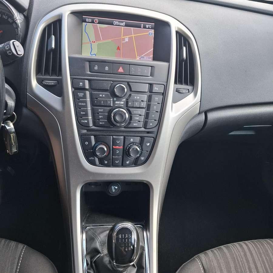 Blue Opel Astra 2012 in Utena, with an engine capacity of 1.40 L and mileage of 177 thousand km for 2800 €, photo 8 on AUTOMOTO.COM.LV