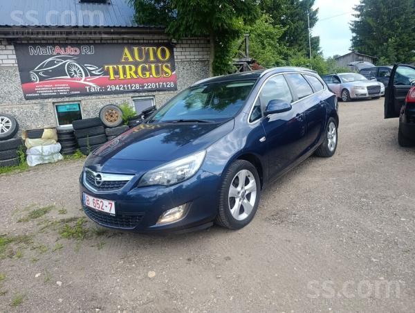 Blue Opel Astra 2012 in Rezekne, with an engine capacity of 1.70 L and mileage of 217 thousand km for 3950 €, photo 1 on AUTOMOTO.COM.LV