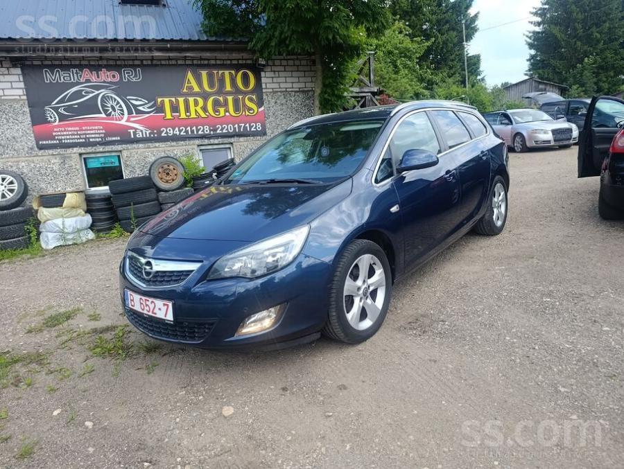 Blue Opel Astra 2012 in Rezekne, with an engine capacity of 1.70 L and mileage of 217 thousand km for 3950 €, photo 1 on AUTOMOTO.COM.LV