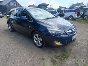 Blue Opel Astra 2012 in Rezekne, with an engine capacity of 1.70 L and mileage of 217 thousand km for 3950 €, photo 4 on AUTOMOTO.COM.LV