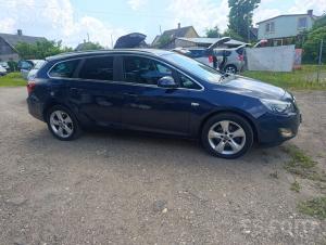 Blue Opel Astra 2012 in Rezekne, with an engine capacity of 1.70 L and mileage of 217 thousand km for 3950 €, photo 5 on AUTOMOTO.COM.LV