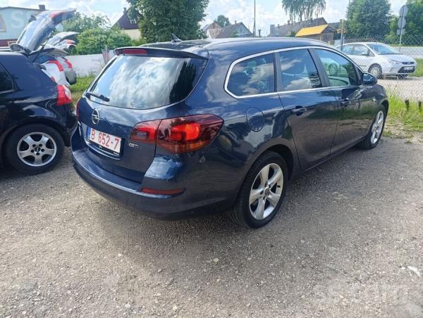 Blue Opel Astra 2012 in Rezekne, with an engine capacity of 1.70 L and mileage of 217 thousand km for 3950 €, photo 5 on AUTOMOTO.COM.LV