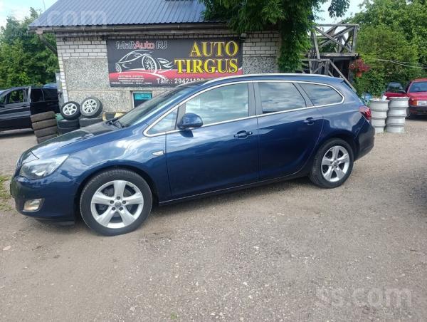Blue Opel Astra 2012 in Rezekne, with an engine capacity of 1.70 L and mileage of 217 thousand km for 3950 €, photo 7 on AUTOMOTO.COM.LV