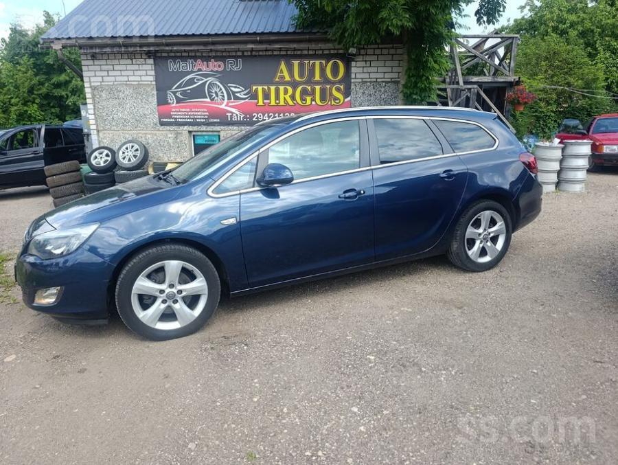 Blue Opel Astra 2012 in Rezekne, with an engine capacity of 1.70 L and mileage of 217 thousand km for 3950 €, photo 8 on AUTOMOTO.COM.LV
