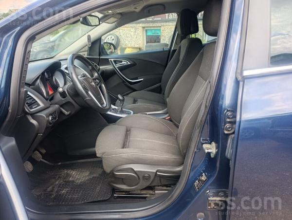 Blue Opel Astra 2012 in Rezekne, with an engine capacity of 1.70 L and mileage of 217 thousand km for 3950 €, photo 8 on AUTOMOTO.COM.LV