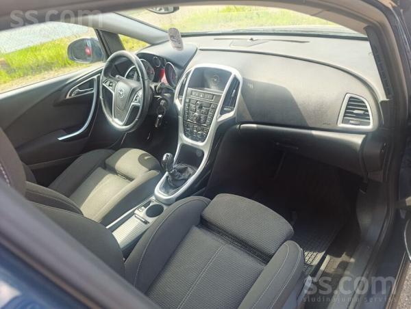 Blue Opel Astra 2012 in Rezekne, with an engine capacity of 1.70 L and mileage of 217 thousand km for 3950 €, photo 10 on AUTOMOTO.COM.LV