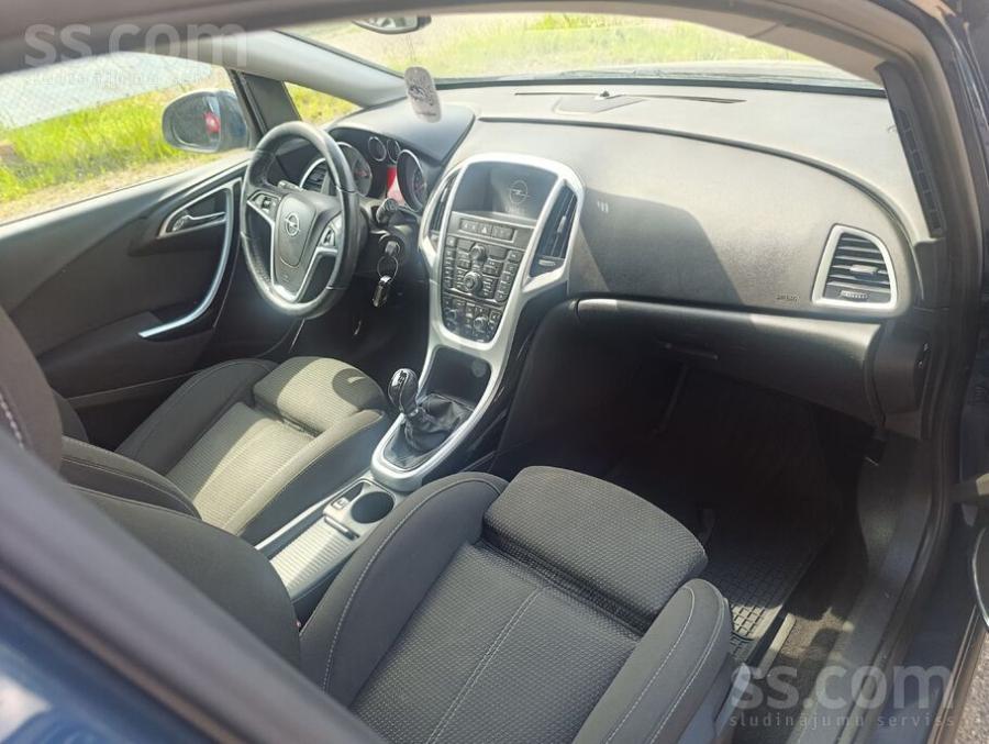 Blue Opel Astra 2012 in Rezekne, with an engine capacity of 1.70 L and mileage of 217 thousand km for 3950 €, photo 11 on AUTOMOTO.COM.LV