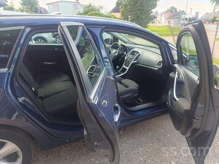 Blue Opel Astra 2012 in Rezekne, with an engine capacity of 1.70 L and mileage of 217 thousand km for 3950 €, photo 12 on AUTOMOTO.COM.LV