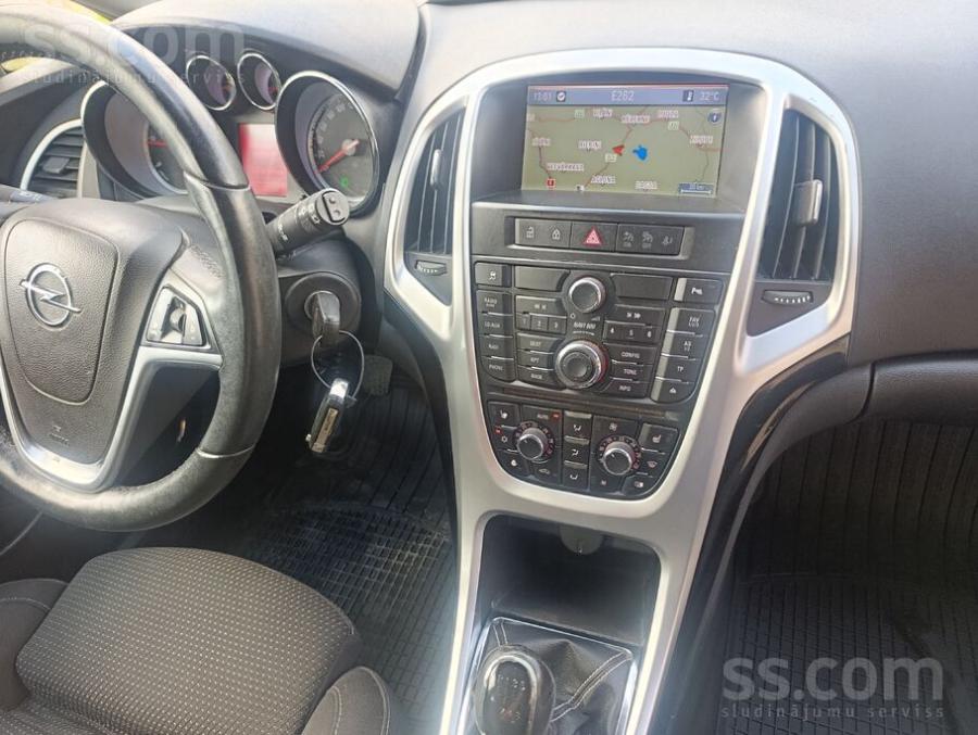 Blue Opel Astra 2012 in Rezekne, with an engine capacity of 1.70 L and mileage of 217 thousand km for 3950 €, photo 14 on AUTOMOTO.COM.LV