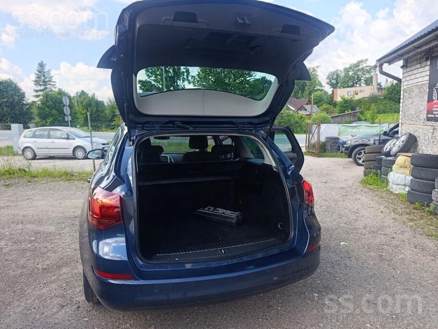 Blue Opel Astra 2012 in Rezekne, with an engine capacity of 1.70 L and mileage of 217 thousand km for 3950 €, photo 17 on AUTOMOTO.COM.LV