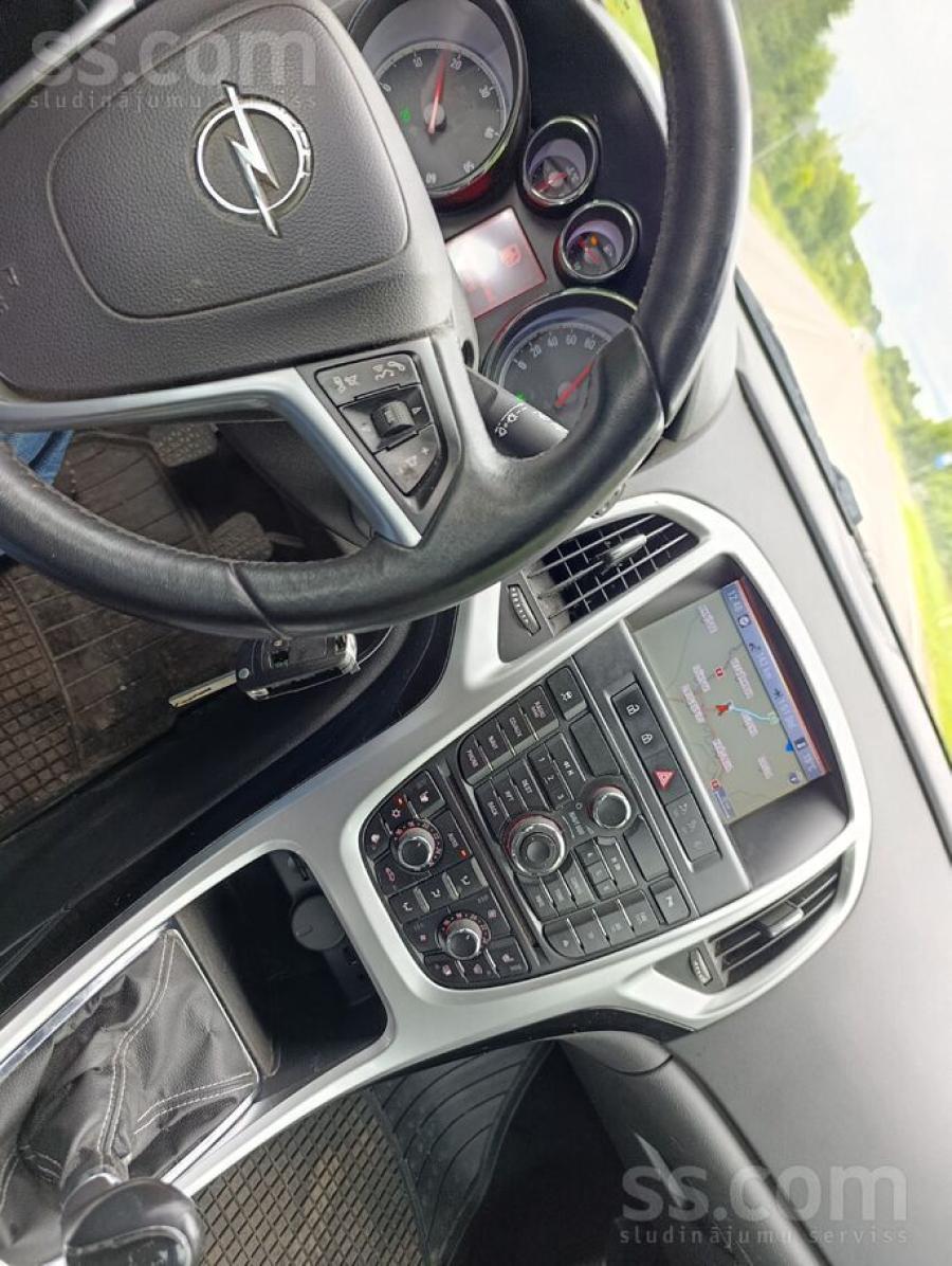 Blue Opel Astra 2012 in Rezekne, with an engine capacity of 1.70 L and mileage of 217 thousand km for 3950 €, photo 19 on AUTOMOTO.COM.LV