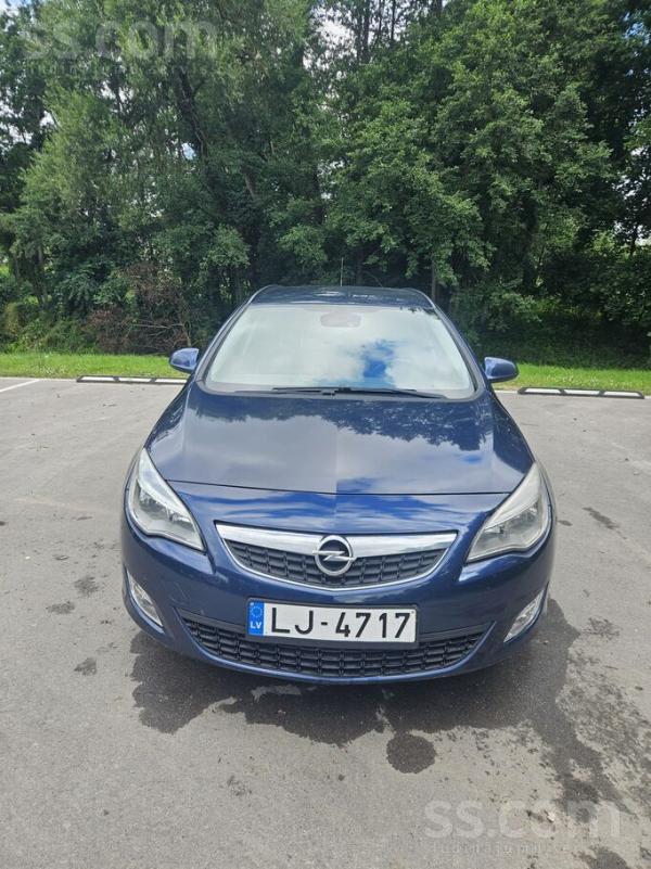 Blue Opel Astra 2012 in Bauska, with an engine capacity of 1.70 L and mileage of 0 thousand km for 3000 €, photo 1 on AUTOMOTO.COM.LV