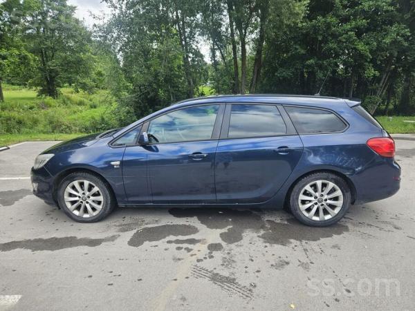 Blue Opel Astra 2012 in Bauska, with an engine capacity of 1.70 L and mileage of 0 thousand km for 3000 €, photo 3 on AUTOMOTO.COM.LV