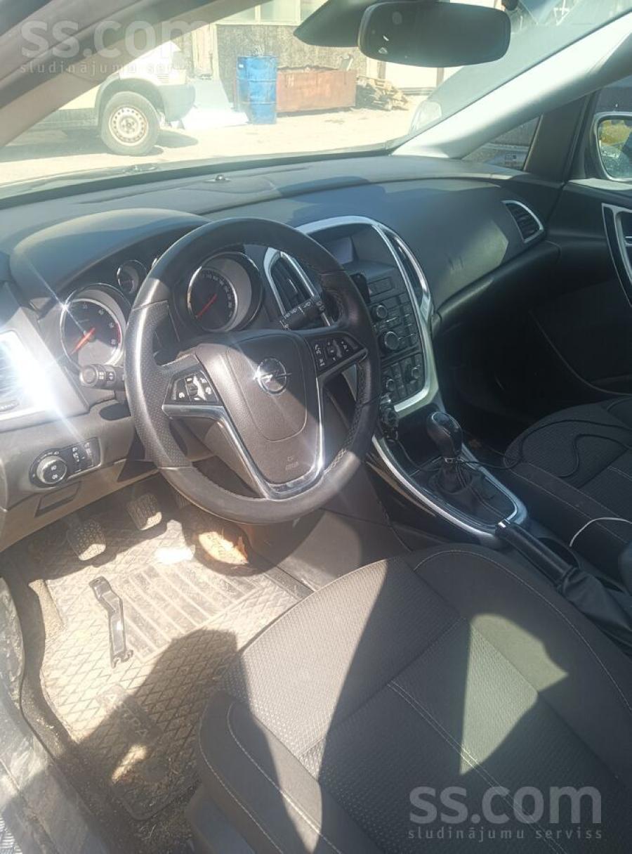 Zils Opel Astra 2013 Ogre, ar dzinēja tilpumu 1.70 L un nobraukumu 276 tūkst. km par 2000 €, foto 4 vietnē AUTOMOTO.COM.LV