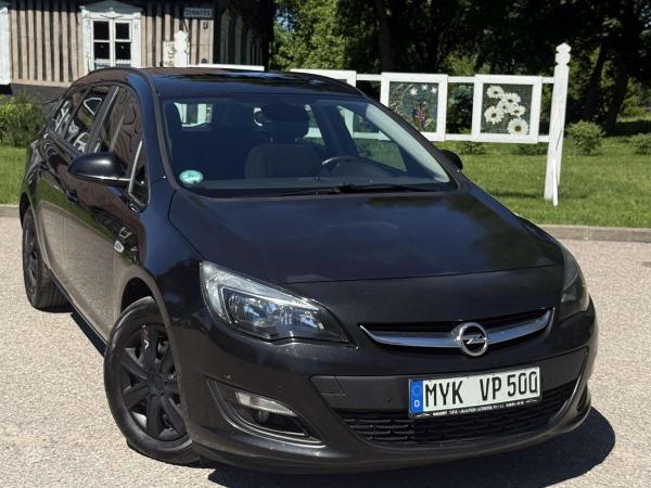 Blue Opel Astra 2013 in Raseiniai, with an engine capacity of 1.69 L and mileage of 298 thousand km for 2990 €, photo 1 on AUTOMOTO.COM.LV