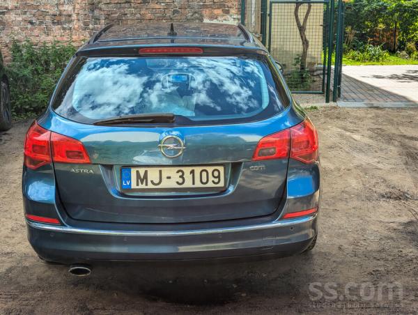 Blue Opel Astra 2013 in Riga, with an engine capacity of 2.00 L and mileage of 322 thousand km for 4000 €, photo 3 on AUTOMOTO.COM.LV