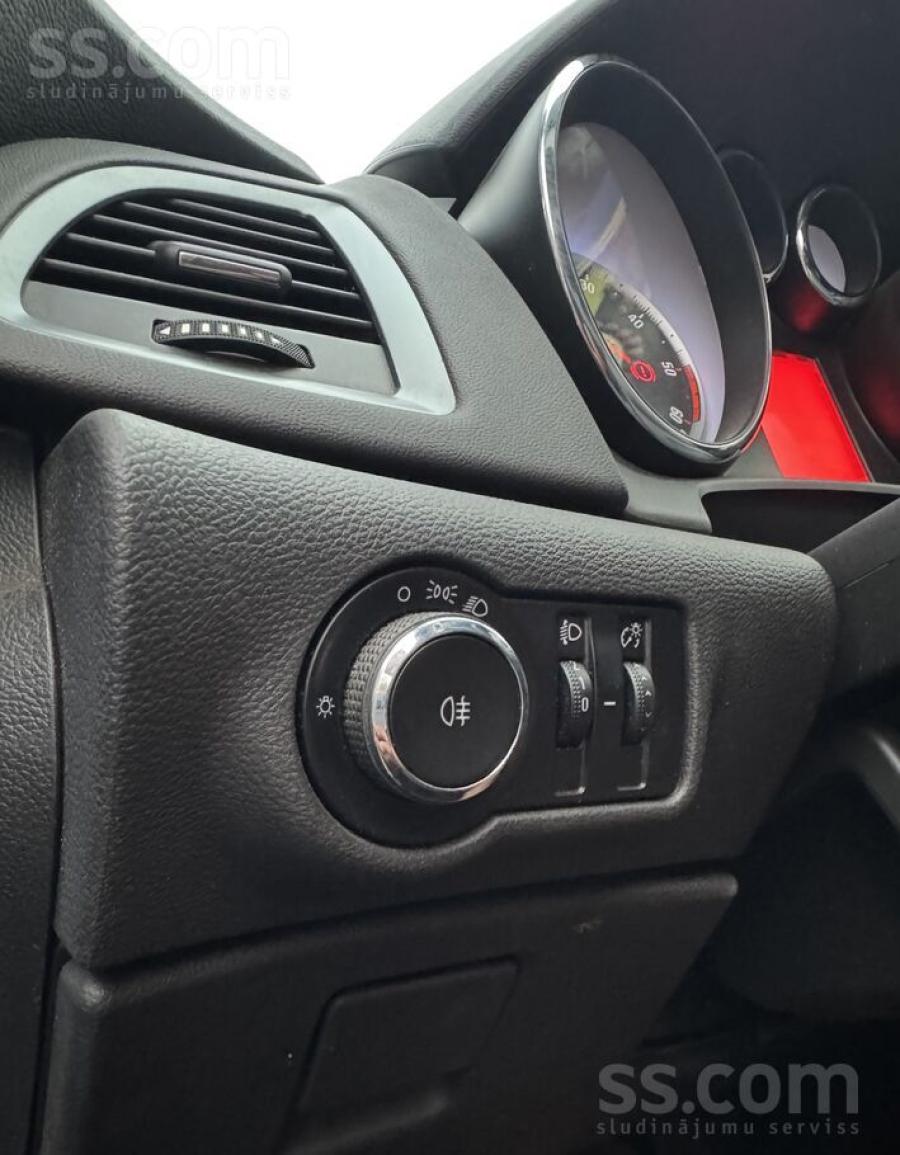 Zils Opel Astra 2013 Daugavpils, ar dzinēja tilpumu 1.30 L un nobraukumu 288 tūkst. km par 3199 €, foto 14 vietnē AUTOMOTO.COM.LV