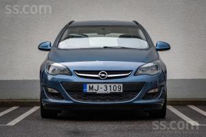 Blue Opel Astra 2013 in Riga, with an engine capacity of 2.00 L and mileage of 322 thousand km for 1650 €, photo 3 on AUTOMOTO.COM.LV
