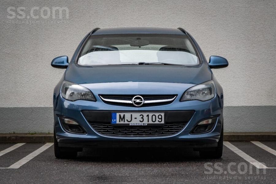 Blue Opel Astra 2013 in Riga, with an engine capacity of 2.00 L and mileage of 322 thousand km for 1650 €, photo 3 on AUTOMOTO.COM.LV