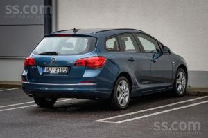 Blue Opel Astra 2013 in Riga, with an engine capacity of 2.00 L and mileage of 322 thousand km for 1650 €, photo 5 on AUTOMOTO.COM.LV