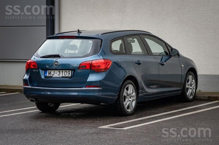 Blue Opel Astra 2013 in Riga, with an engine capacity of 2.00 L and mileage of 322 thousand km for 1650 €, photo 5 on AUTOMOTO.COM.LV