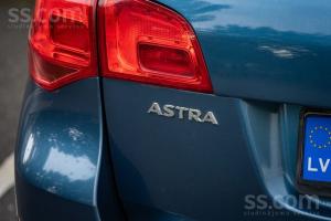 Blue Opel Astra 2013 in Riga, with an engine capacity of 2.00 L and mileage of 322 thousand km for 1650 €, photo 8 on AUTOMOTO.COM.LV