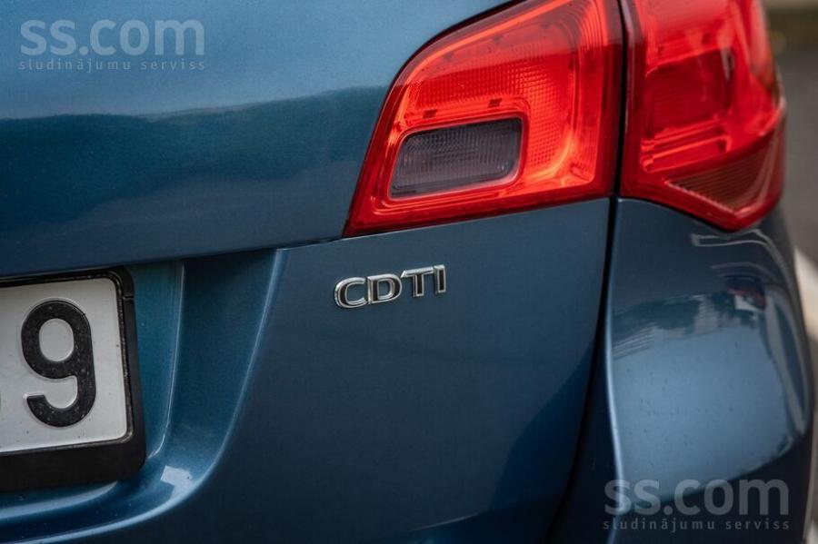 Blue Opel Astra 2013 in Riga, with an engine capacity of 2.00 L and mileage of 322 thousand km for 1650 €, photo 9 on AUTOMOTO.COM.LV