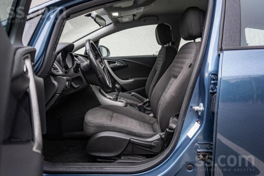 Blue Opel Astra 2013 in Riga, with an engine capacity of 2.00 L and mileage of 322 thousand km for 1650 €, photo 10 on AUTOMOTO.COM.LV