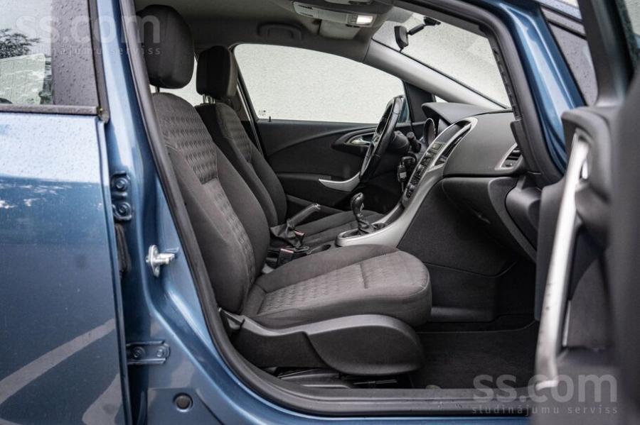 Blue Opel Astra 2013 in Riga, with an engine capacity of 2.00 L and mileage of 322 thousand km for 1650 €, photo 11 on AUTOMOTO.COM.LV