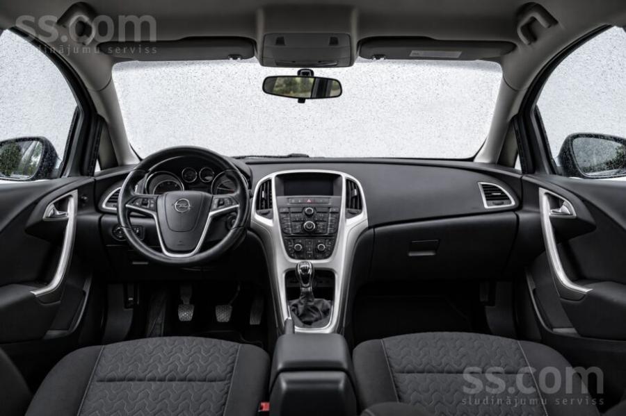 Blue Opel Astra 2013 in Riga, with an engine capacity of 2.00 L and mileage of 322 thousand km for 1650 €, photo 14 on AUTOMOTO.COM.LV