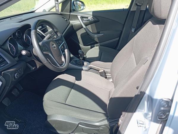 Blue Opel Astra 2014 in Sakiai, with an engine capacity of 1.70 L and mileage of 242 thousand km for 3700 €, photo 9 on AUTOMOTO.COM.LV