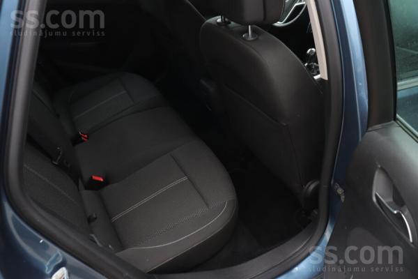 Blue Opel Astra 2014 in Valka, with an engine capacity of 1.60 L and mileage of 278 thousand km for 4600 €, photo 7 on AUTOMOTO.COM.LV