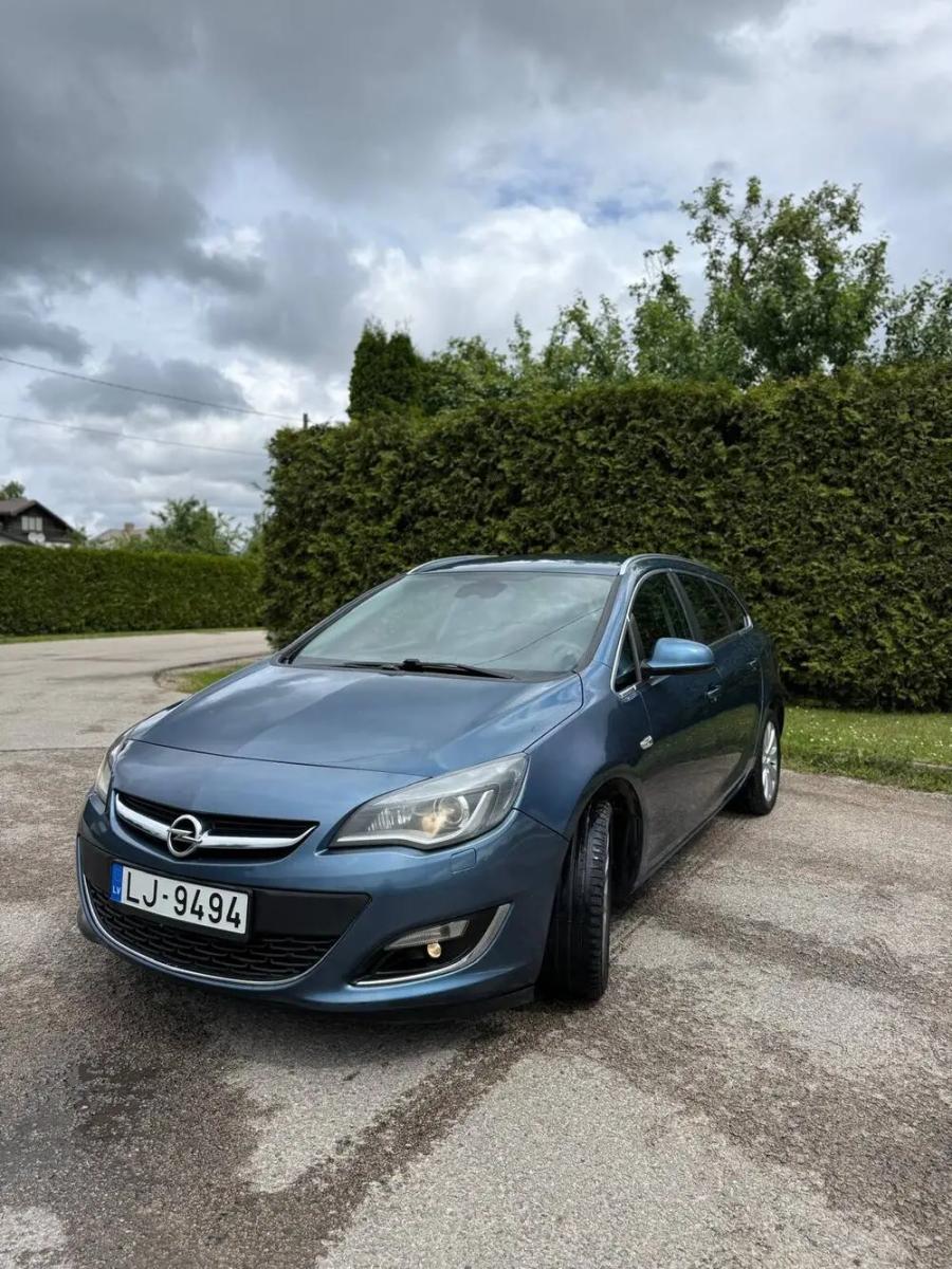 Zils Opel Astra 2014 Rīga, ar dzinēja tilpumu 2.00 L un nobraukumu 302 tūkst. km par 4300 €, foto 1 vietnē AUTOMOTO.COM.LV