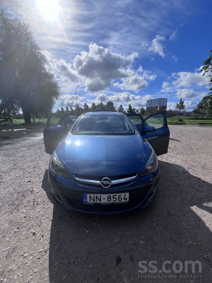 Blue Opel Astra 2014 in Riga, with an engine capacity of 2.00 L and mileage of 202 thousand km for 3600 €, photo 6 on AUTOMOTO.COM.LV