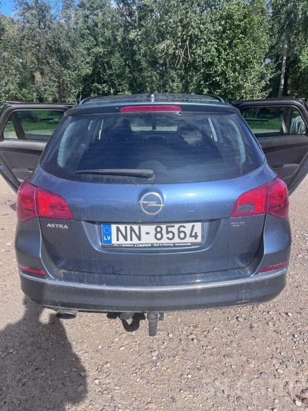 Blue Opel Astra 2014 in Riga, with an engine capacity of 2.00 L and mileage of 202 thousand km for 3600 €, photo 7 on AUTOMOTO.COM.LV