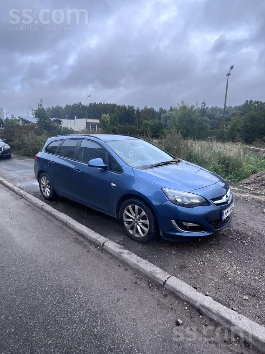 Blue Opel Astra 2014 in Riga, with an engine capacity of 2.00 L and mileage of 202 thousand km for 3600 €, photo 9 on AUTOMOTO.COM.LV